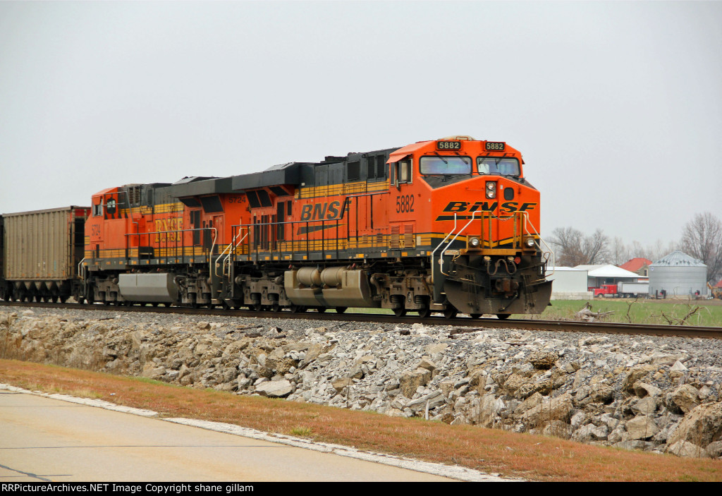 BNSF 5882 works dpu.